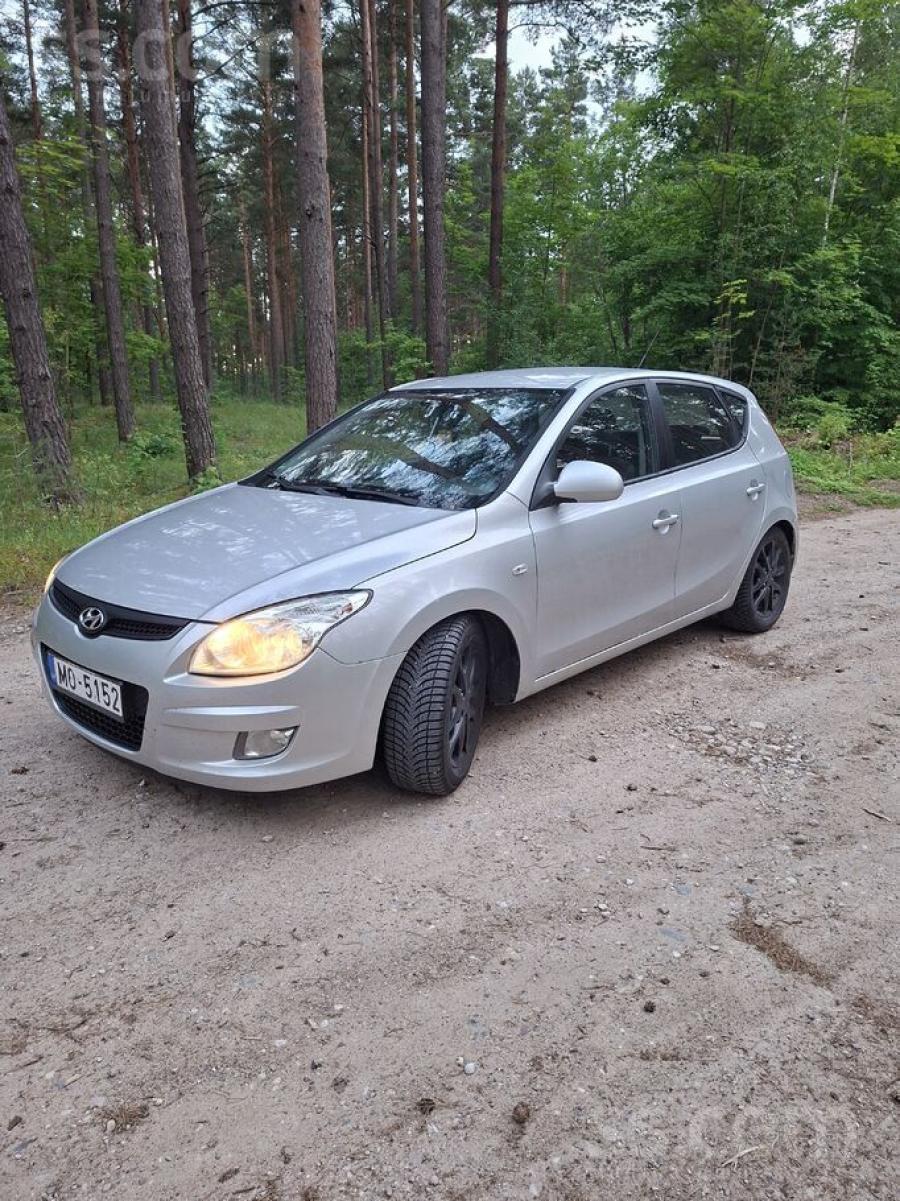 Grey Hyundai i30 2007 in Daugavpils, with an engine capacity of 1.60 L and mileage of 331 thousand km for 1400 €, photo 3 on AUTOMOTO.COM.LV