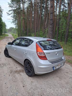 Grey Hyundai i30 2007 in Daugavpils, with an engine capacity of 1.60 L and mileage of 331 thousand km for 1400 €, photo 4 on AUTOMOTO.COM.LV