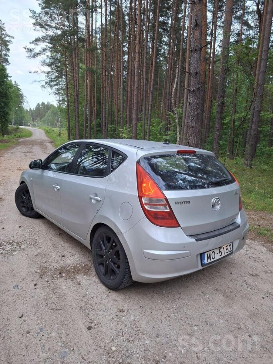 Grey Hyundai i30 2007 in Daugavpils, with an engine capacity of 1.60 L and mileage of 331 thousand km for 1400 €, photo 4 on AUTOMOTO.COM.LV