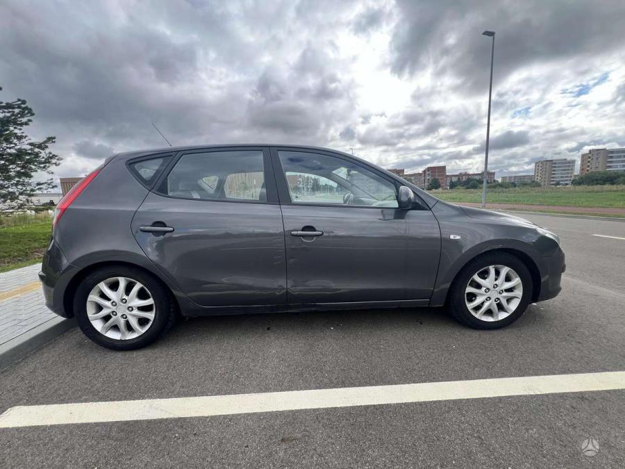 Pelēks Hyundai i30 2007 Gargždai, ar dzinēja tilpumu 1.58 L un nobraukumu 330 tūkst. km par 950 €, foto 4 vietnē AUTOMOTO.COM.LV