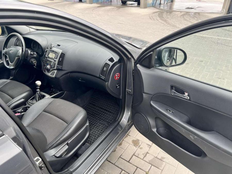 Pelēks Hyundai i30 2007 Gargždai, ar dzinēja tilpumu 1.58 L un nobraukumu 330 tūkst. km par 950 €, foto 10 vietnē AUTOMOTO.COM.LV