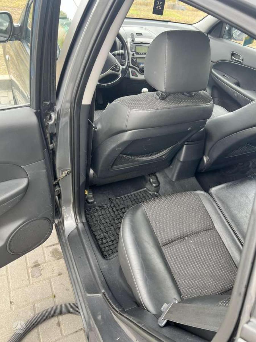 Pelēks Hyundai i30 2007 Gargždai, ar dzinēja tilpumu 1.58 L un nobraukumu 330 tūkst. km par 950 €, foto 13 vietnē AUTOMOTO.COM.LV