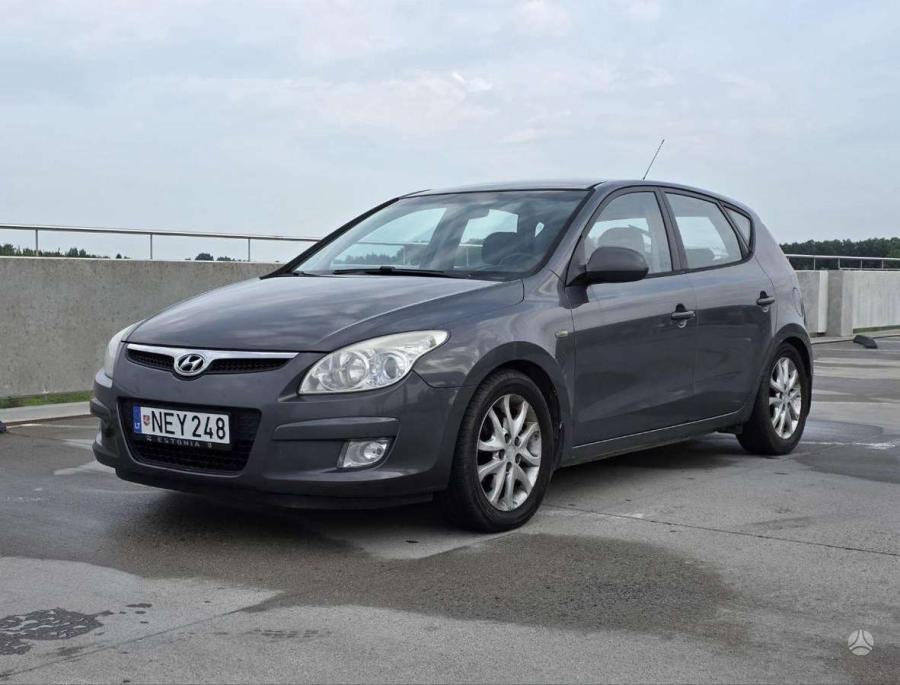 Grey Hyundai i30 2007 in Vilnius, with an engine capacity of 1.58 L and mileage of 280 thousand km for 1400 €, photo 1 on AUTOMOTO.COM.LV