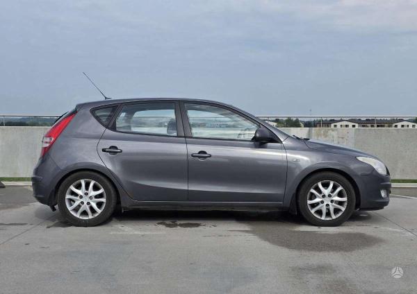 Grey Hyundai i30 2007 in Vilnius, with an engine capacity of 1.58 L and mileage of 280 thousand km for 1400 €, photo 6 on AUTOMOTO.COM.LV
