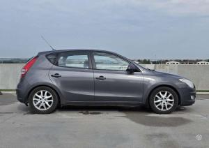 Grey Hyundai i30 2007 in Vilnius, with an engine capacity of 1.58 L and mileage of 280 thousand km for 1400 €, photo 7 on AUTOMOTO.COM.LV