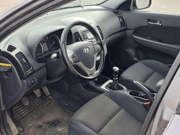 Grey Hyundai i30 2007 in Vilnius, with an engine capacity of 1.58 L and mileage of 280 thousand km for 1400 €, photo 9 on AUTOMOTO.COM.LV