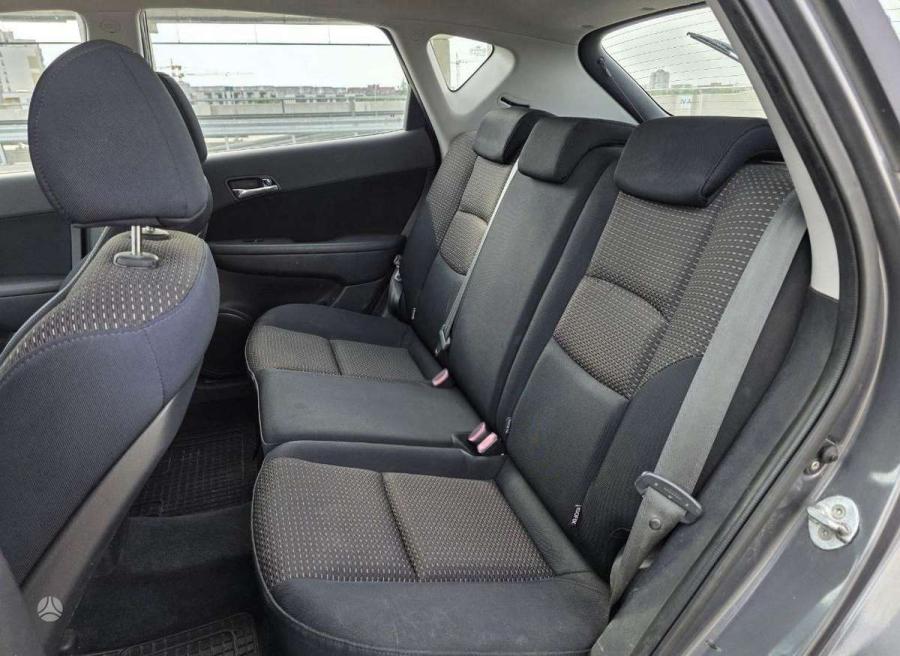 Grey Hyundai i30 2007 in Vilnius, with an engine capacity of 1.58 L and mileage of 280 thousand km for 1400 €, photo 13 on AUTOMOTO.COM.LV