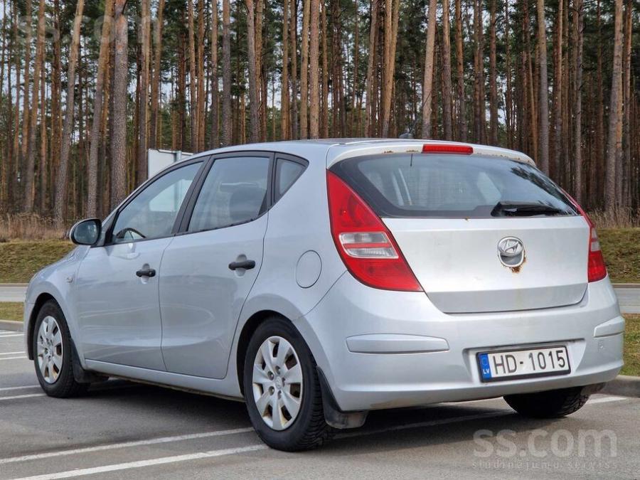 Pelēks Hyundai i30 2008 Rīga, ar dzinēja tilpumu 1.60 L un nobraukumu 293 tūkst. km par 1600 €, foto 3 vietnē AUTOMOTO.COM.LV
