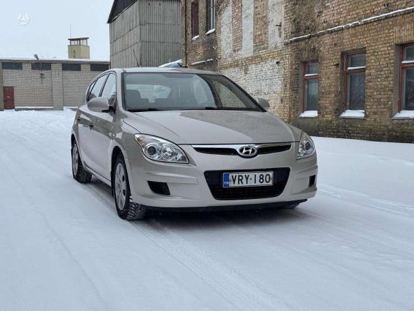 Grey Hyundai i30 2008 in Radviliskis, with an engine capacity of 1.58 L and mileage of 222 thousand km for 1900 €, photo 3 on AUTOMOTO.COM.LV