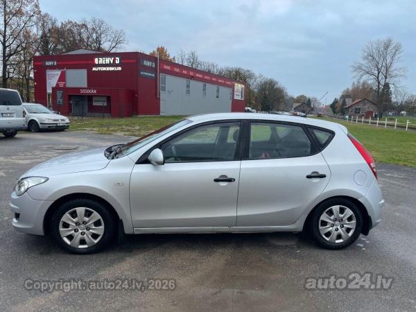 Grey Hyundai i30 2008 in Viljandi, with an engine capacity of 1.40 L and mileage of 307 thousand km for 2300 €, photo 2 on AUTOMOTO.COM.LV
