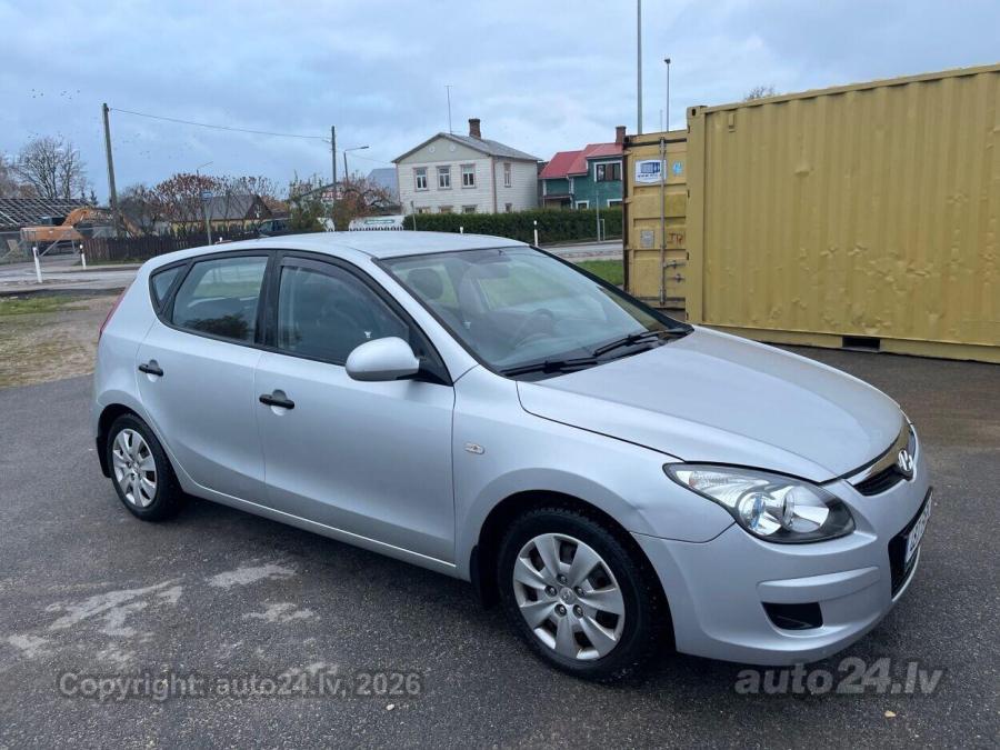 Grey Hyundai i30 2008 in Viljandi, with an engine capacity of 1.40 L and mileage of 307 thousand km for 2300 €, photo 3 on AUTOMOTO.COM.LV