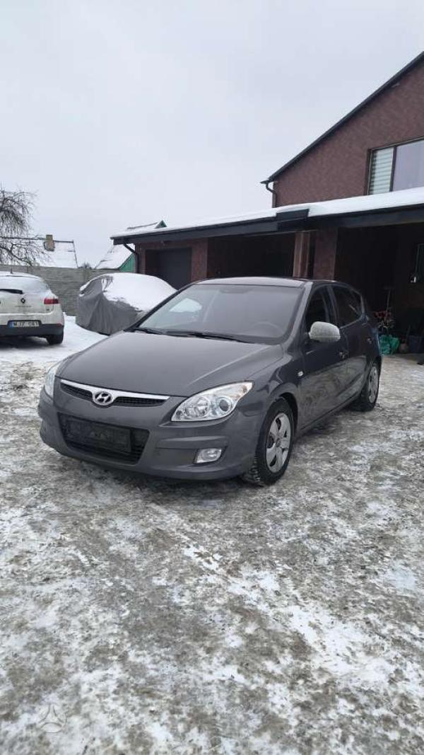 Grey Hyundai i30 2008 in Kaunas, with an engine capacity of 1.58 L and mileage of 230 thousand km for 1750 €, photo 1 on AUTOMOTO.COM.LV