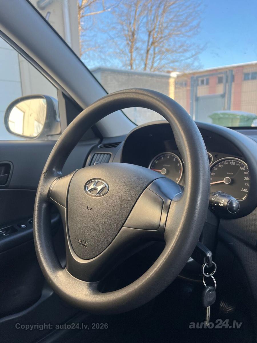 Pelēks Hyundai i30 2008 Narva, ar dzinēja tilpumu 1.40 L un nobraukumu 212 tūkst. km par 1499 €, foto 24 vietnē AUTOMOTO.COM.LV
