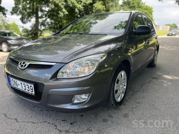 Grey Hyundai i30 2008 in Rezekne, with an engine capacity of 1.60 L and mileage of 231 thousand km for 2750 €, photo 2 on AUTOMOTO.COM.LV