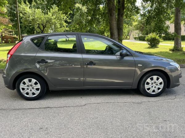 Grey Hyundai i30 2008 in Rezekne, with an engine capacity of 1.60 L and mileage of 231 thousand km for 2750 €, photo 5 on AUTOMOTO.COM.LV
