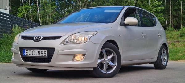 Grey Hyundai i30 2008 in Vilnius, with an engine capacity of 1.58 L and mileage of 319 thousand km for 2500 €, photo 2 on AUTOMOTO.COM.LV