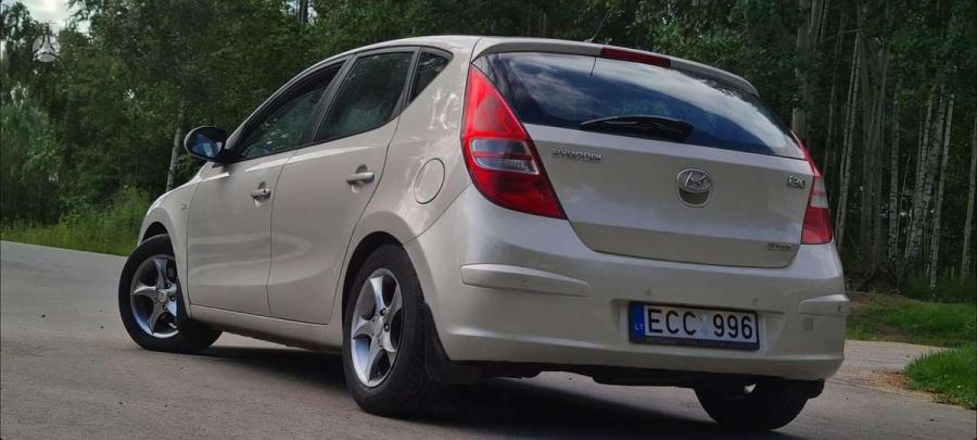 Серый Хендай i30 2008 в Вильнюс, объемом двигателя 1.58 л и пробегом 319 тыс. км за 2500 €, фото 5 на AUTOMOTO.COM.LV