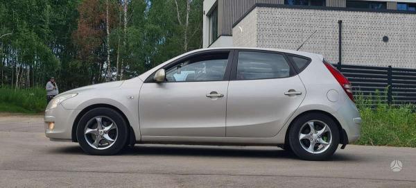 Grey Hyundai i30 2008 in Vilnius, with an engine capacity of 1.58 L and mileage of 319 thousand km for 2500 €, photo 5 on AUTOMOTO.COM.LV
