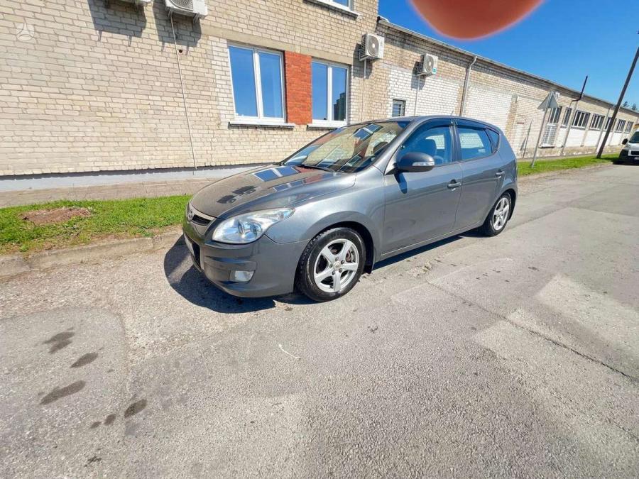 Серый Хендай i30 2008 в Клайпеда, объемом двигателя 1.60 л и пробегом 380 тыс. км за 1400 €, фото 1 на AUTOMOTO.COM.LV