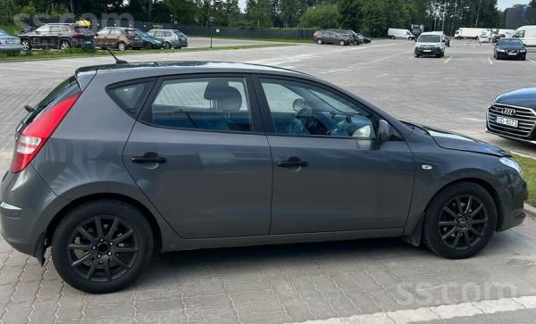 Grey Hyundai i30 2008 in Riga, with an engine capacity of 1.60 L and mileage of 296 thousand km for 1299 €, photo 3 on AUTOMOTO.COM.LV