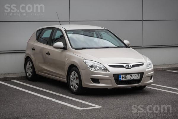 Pelēks Hyundai i30 2008 Rīga, ar dzinēja tilpumu 1.60 L un nobraukumu 186 tūkst. km par 1990 €, foto 3 vietnē AUTOMOTO.COM.LV