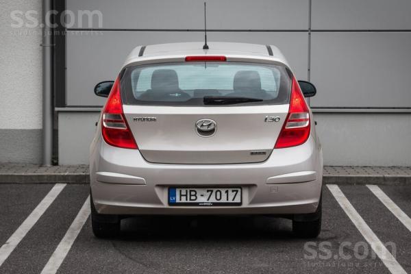 Pelēks Hyundai i30 2008 Rīga, ar dzinēja tilpumu 1.60 L un nobraukumu 186 tūkst. km par 1990 €, foto 5 vietnē AUTOMOTO.COM.LV
