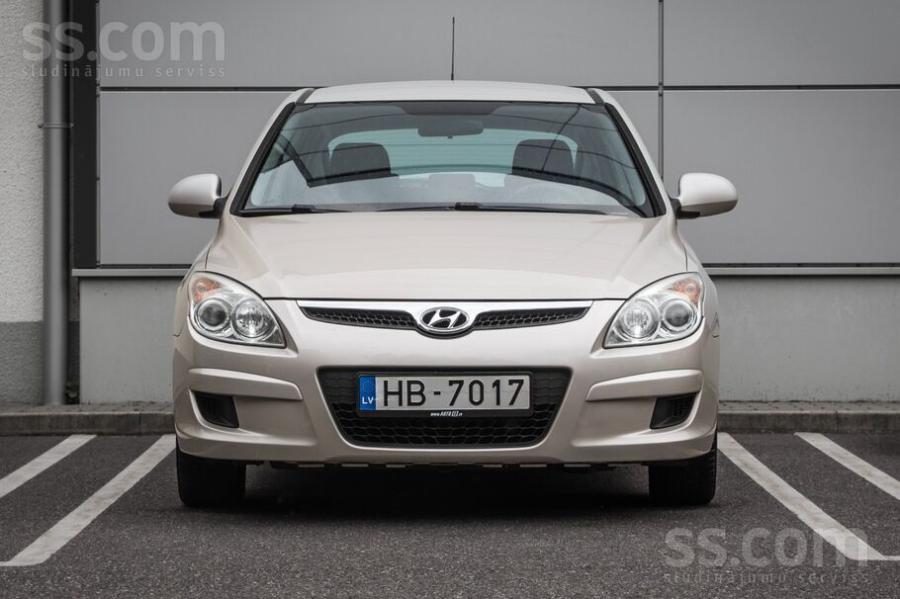 Pelēks Hyundai i30 2008 Rīga, ar dzinēja tilpumu 1.60 L un nobraukumu 186 tūkst. km par 1990 €, foto 3 vietnē AUTOMOTO.COM.LV