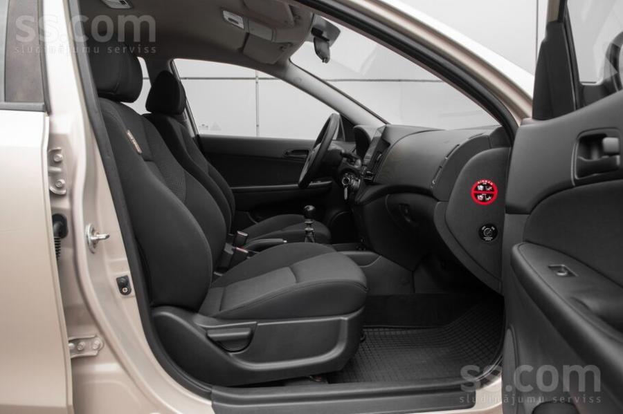 Pelēks Hyundai i30 2008 Rīga, ar dzinēja tilpumu 1.60 L un nobraukumu 186 tūkst. km par 1990 €, foto 12 vietnē AUTOMOTO.COM.LV