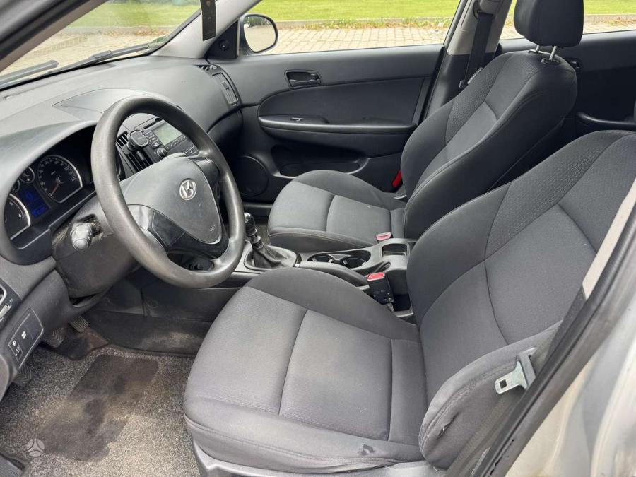 Pelēks Hyundai i30 2008 Viļņa, ar dzinēja tilpumu 1.58 L un nobraukumu 314 tūkst. km par 800 €, foto 6 vietnē AUTOMOTO.COM.LV
