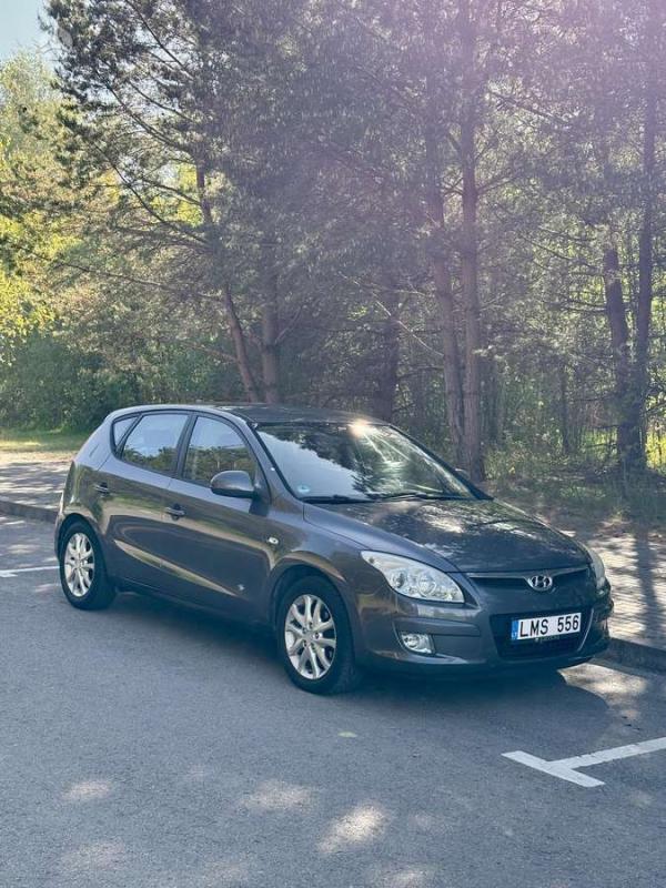 Grey Hyundai i30 2008 in Kretinga, with an engine capacity of 1.99 L and mileage of 174 thousand km for 2150 €, photo 1 on AUTOMOTO.COM.LV