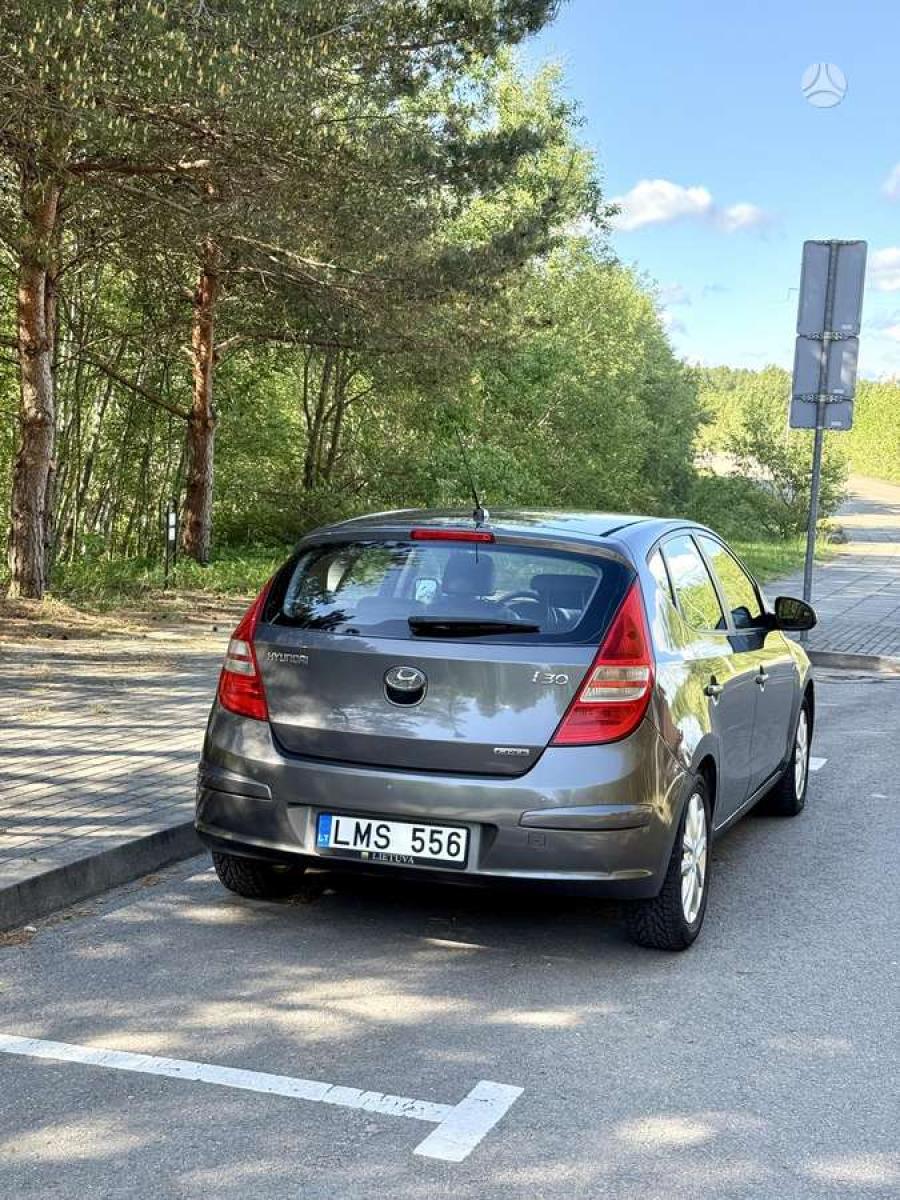 Pelēks Hyundai i30 2008 Kretinga, ar dzinēja tilpumu 1.99 L un nobraukumu 174 tūkst. km par 2150 €, foto 4 vietnē AUTOMOTO.COM.LV
