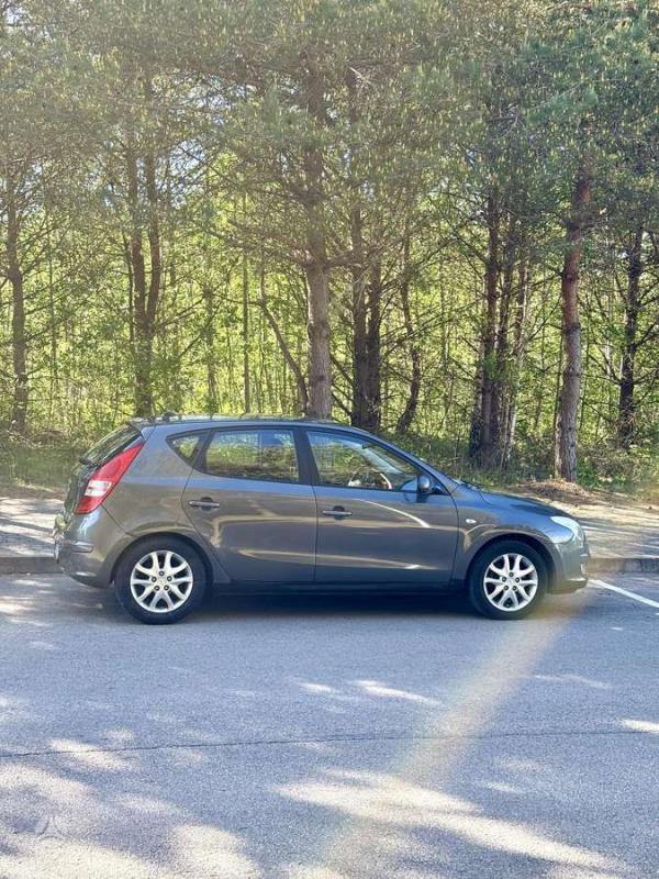 Grey Hyundai i30 2008 in Kretinga, with an engine capacity of 1.99 L and mileage of 174 thousand km for 2150 €, photo 6 on AUTOMOTO.COM.LV