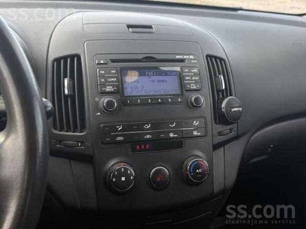 Hyundai i30 2008 in Liepaja on AUTOMOTO.COM.LV Grey Hyundai i30 2008 in Liepaja, with an engine capacity of 1.60 L and mileage of 345 thousand km for 1600 €, photo 11 on AUTOMOTO.COM.LV