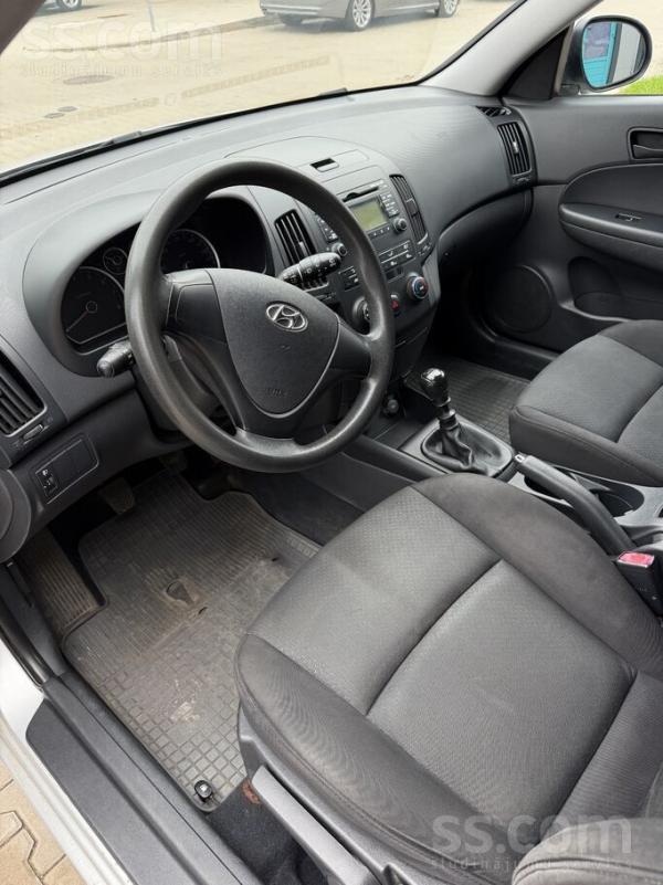 Pelēks Hyundai i30 2008 Rīga, ar dzinēja tilpumu 1.40 L un nobraukumu 184 tūkst. km par 2800 €, foto 8 vietnē AUTOMOTO.COM.LV