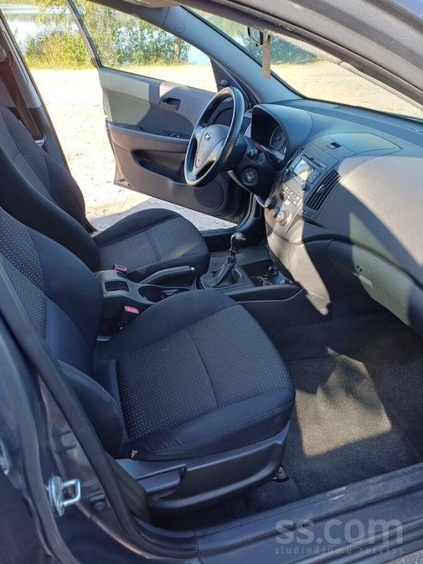Grey Hyundai i30 2008 in Madona, with an engine capacity of 1.60 L and mileage of 352 thousand km for 1700 €, photo 4 on AUTOMOTO.COM.LV