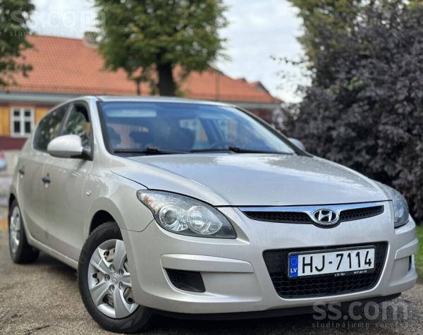Grey Hyundai i30 2009 in Jelgava, with an engine capacity of 1.40 L and mileage of 420 thousand km for 1100 €, photo 3 on AUTOMOTO.COM.LV