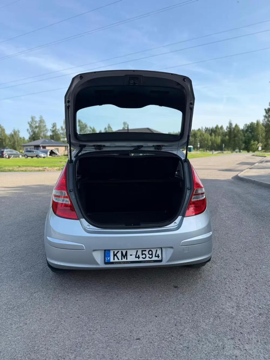 Pelēks Hyundai i30 2009 Rīga, ar dzinēja tilpumu 1.40 L un nobraukumu 178 tūkst. km par 2100 €, foto 5 vietnē AUTOMOTO.COM.LV