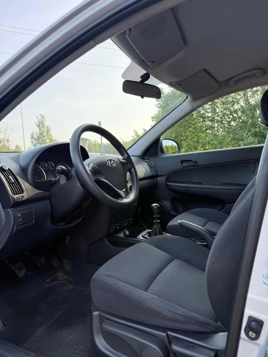 Pelēks Hyundai i30 2009 Rīga, ar dzinēja tilpumu 1.40 L un nobraukumu 178 tūkst. km par 2100 €, foto 13 vietnē AUTOMOTO.COM.LV