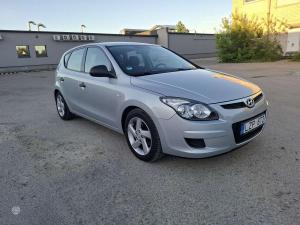 Grey Hyundai i30 2009 in Pakruojis, with an engine capacity of 1.40 L and mileage of 151 thousand km for 2250 €, photo 4 on AUTOMOTO.COM.LV