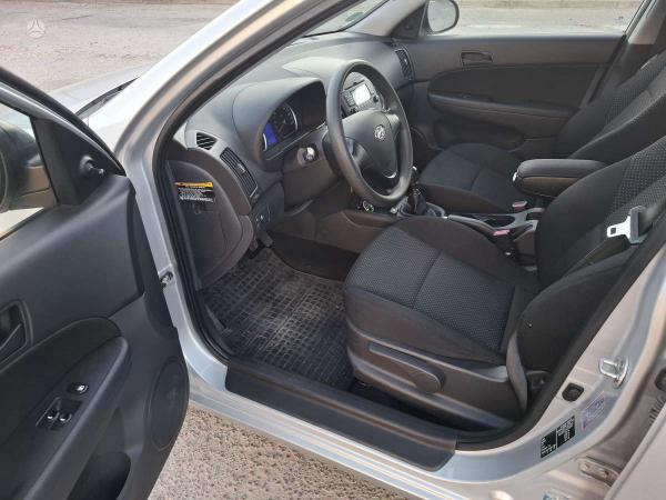 Grey Hyundai i30 2009 in Pakruojis, with an engine capacity of 1.40 L and mileage of 151 thousand km for 2250 €, photo 9 on AUTOMOTO.COM.LV