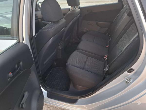 Grey Hyundai i30 2009 in Pakruojis, with an engine capacity of 1.40 L and mileage of 151 thousand km for 2250 €, photo 10 on AUTOMOTO.COM.LV