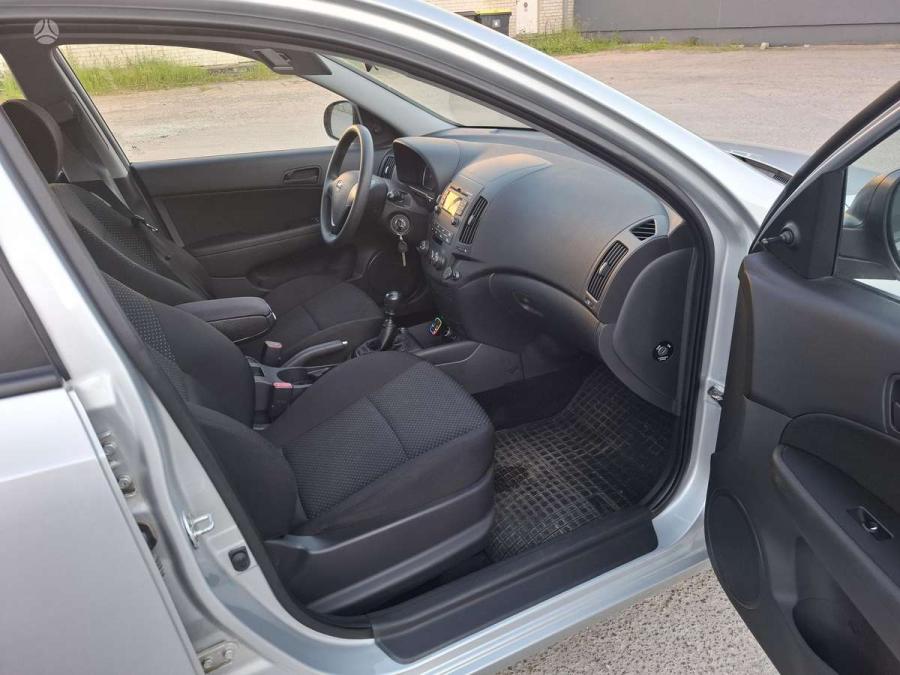 Grey Hyundai i30 2009 in Pakruojis, with an engine capacity of 1.40 L and mileage of 151 thousand km for 2250 €, photo 13 on AUTOMOTO.COM.LV