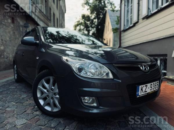 Grey Hyundai i30 2009 in Cesis, with an engine capacity of 1.60 L and mileage of 0 thousand km for 2350 €, photo 1 on AUTOMOTO.COM.LV