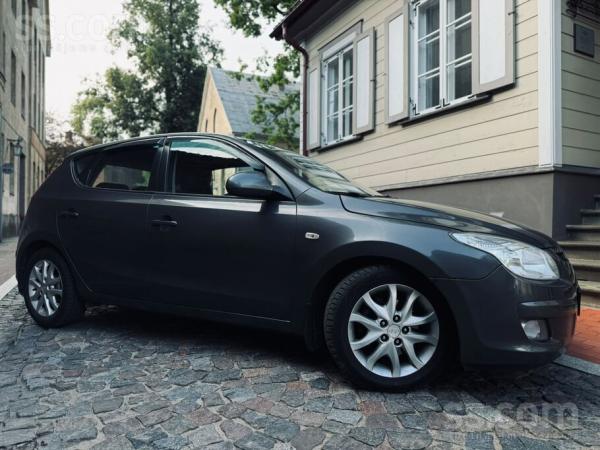Grey Hyundai i30 2009 in Cesis, with an engine capacity of 1.60 L and mileage of 0 thousand km for 2350 €, photo 2 on AUTOMOTO.COM.LV