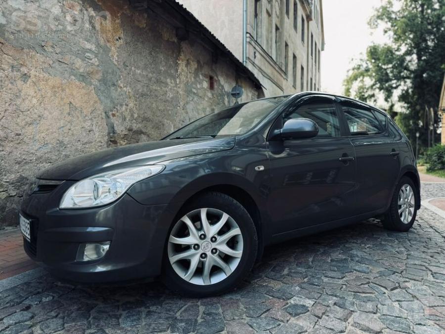 Grey Hyundai i30 2009 in Cesis, with an engine capacity of 1.60 L and mileage of 0 thousand km for 2350 €, photo 5 on AUTOMOTO.COM.LV