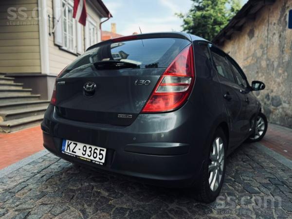 Grey Hyundai i30 2009 in Cesis, with an engine capacity of 1.60 L and mileage of 0 thousand km for 2350 €, photo 5 on AUTOMOTO.COM.LV