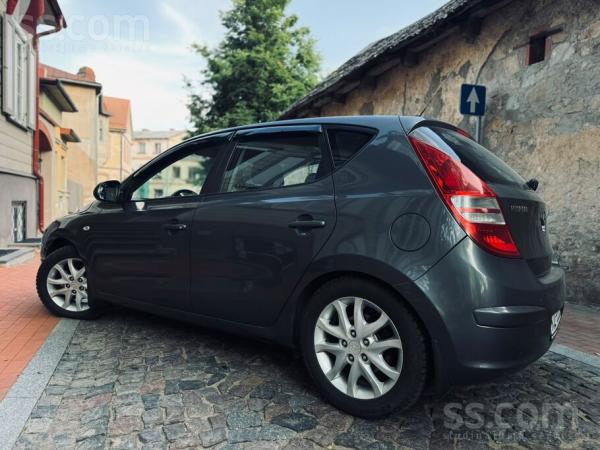 Grey Hyundai i30 2009 in Cesis, with an engine capacity of 1.60 L and mileage of 0 thousand km for 2350 €, photo 8 on AUTOMOTO.COM.LV