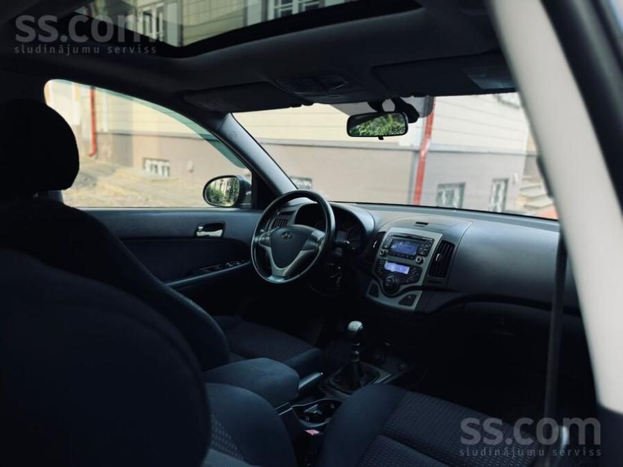Grey Hyundai i30 2009 in Cesis, with an engine capacity of 1.60 L and mileage of 0 thousand km for 2350 €, photo 16 on AUTOMOTO.COM.LV