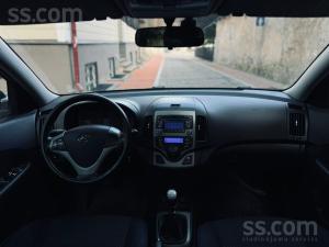 Grey Hyundai i30 2009 in Cesis, with an engine capacity of 1.60 L and mileage of 0 thousand km for 2350 €, photo 17 on AUTOMOTO.COM.LV