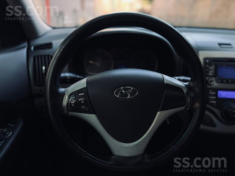 Grey Hyundai i30 2009 in Cesis, with an engine capacity of 1.60 L and mileage of 0 thousand km for 2350 €, photo 24 on AUTOMOTO.COM.LV